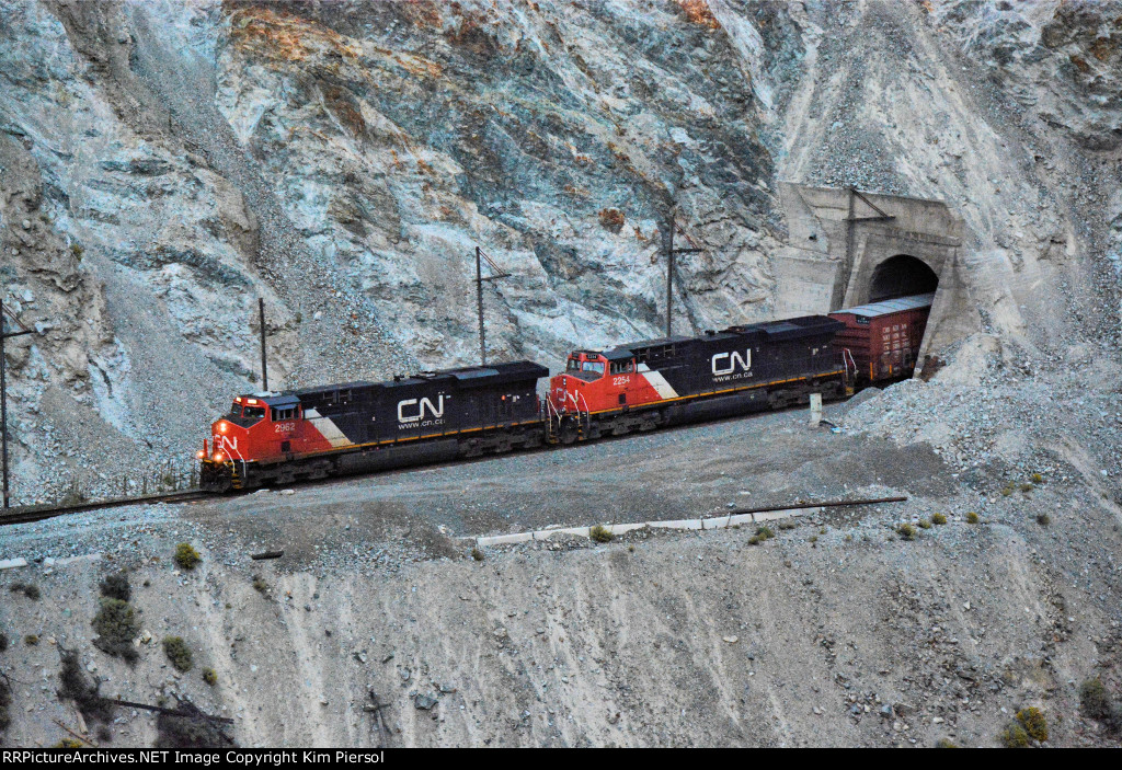 CN 2962 WB CN Ashcroft Sub